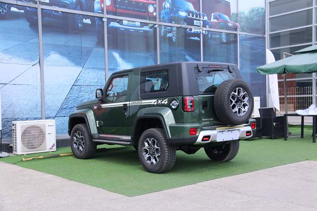 挣脱经典的束缚 BJ40致敬2020版实拍 _选车网